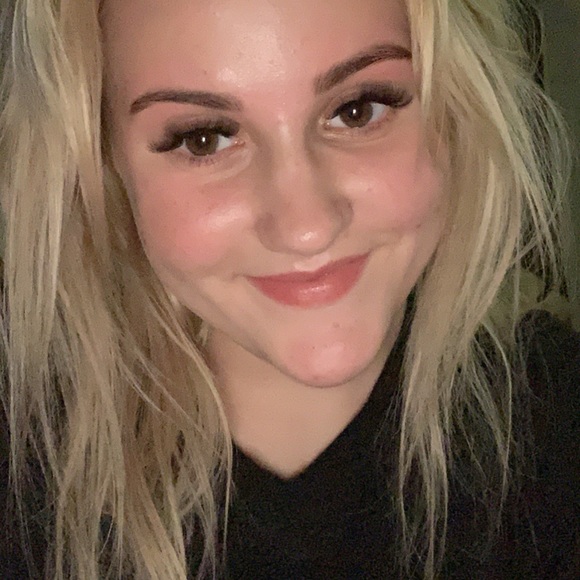 Kaylee's Closet (@kayleemuller99) | Poshmark